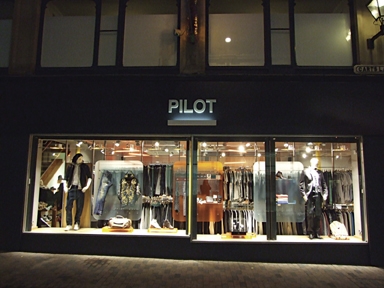 Pilot fights recession by switching location