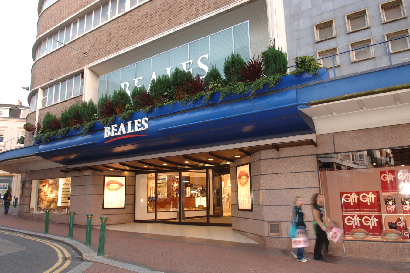 Beales to acquire 19 department stores