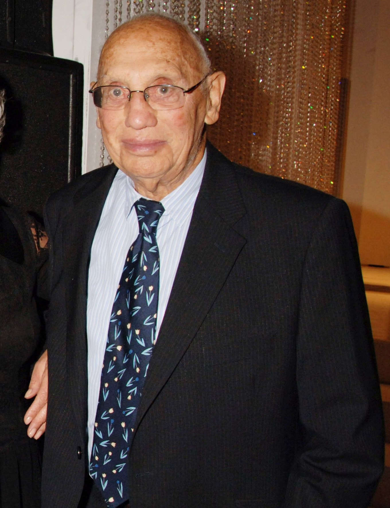 Browns founder Sidney Burstein dies