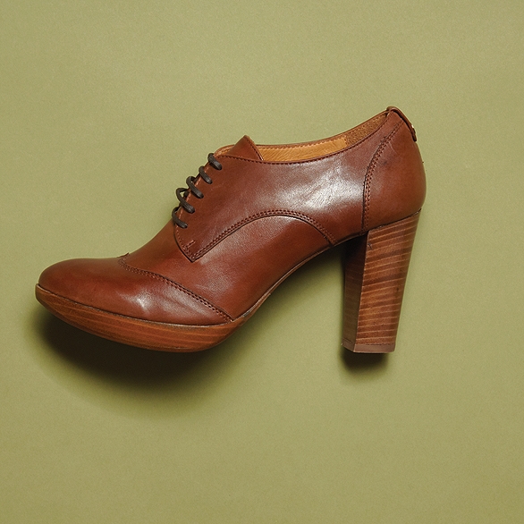 Heeled brogues