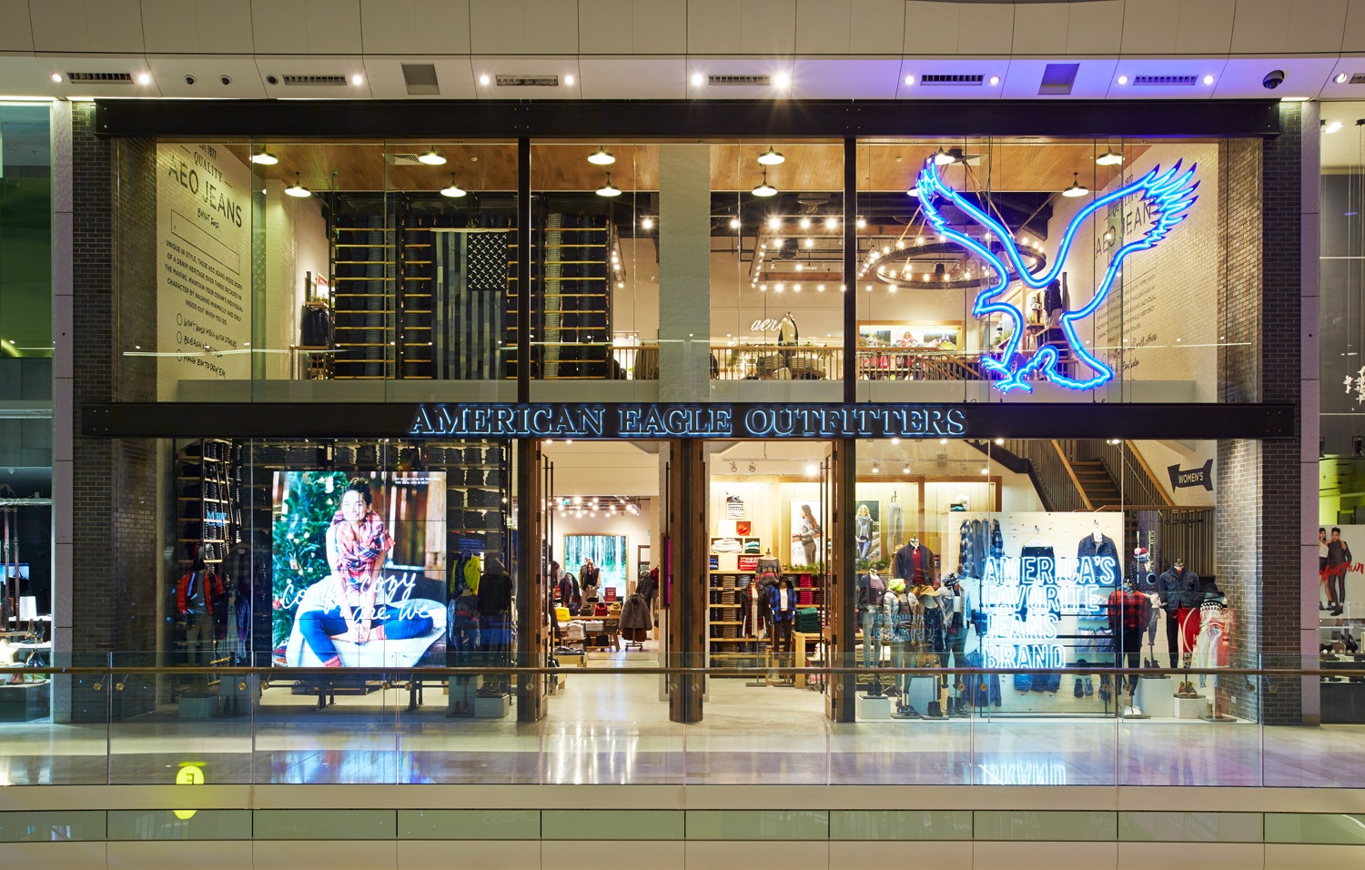 Exclusive first look: American Eagle's debut UK store