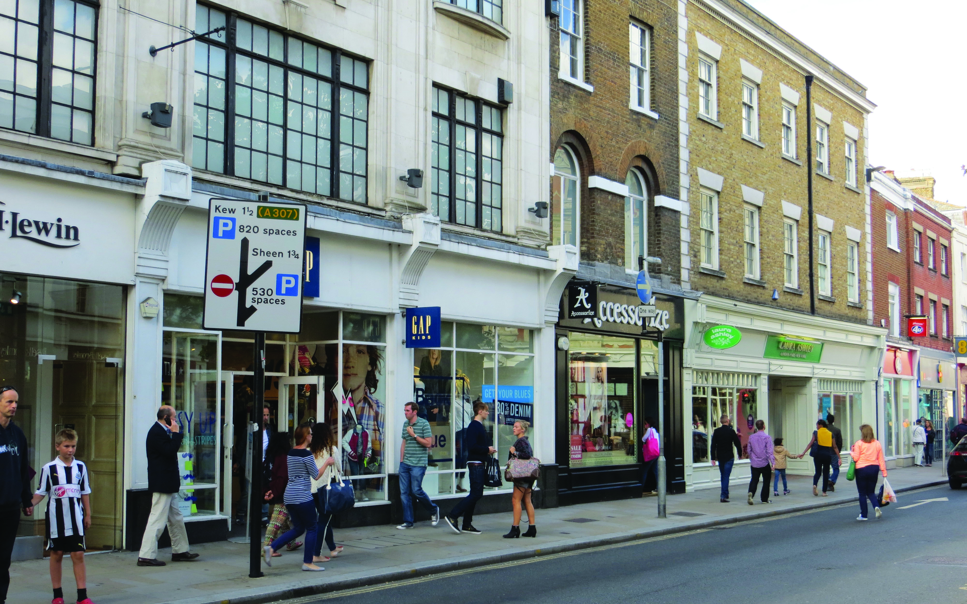 Record reduction in retail employment