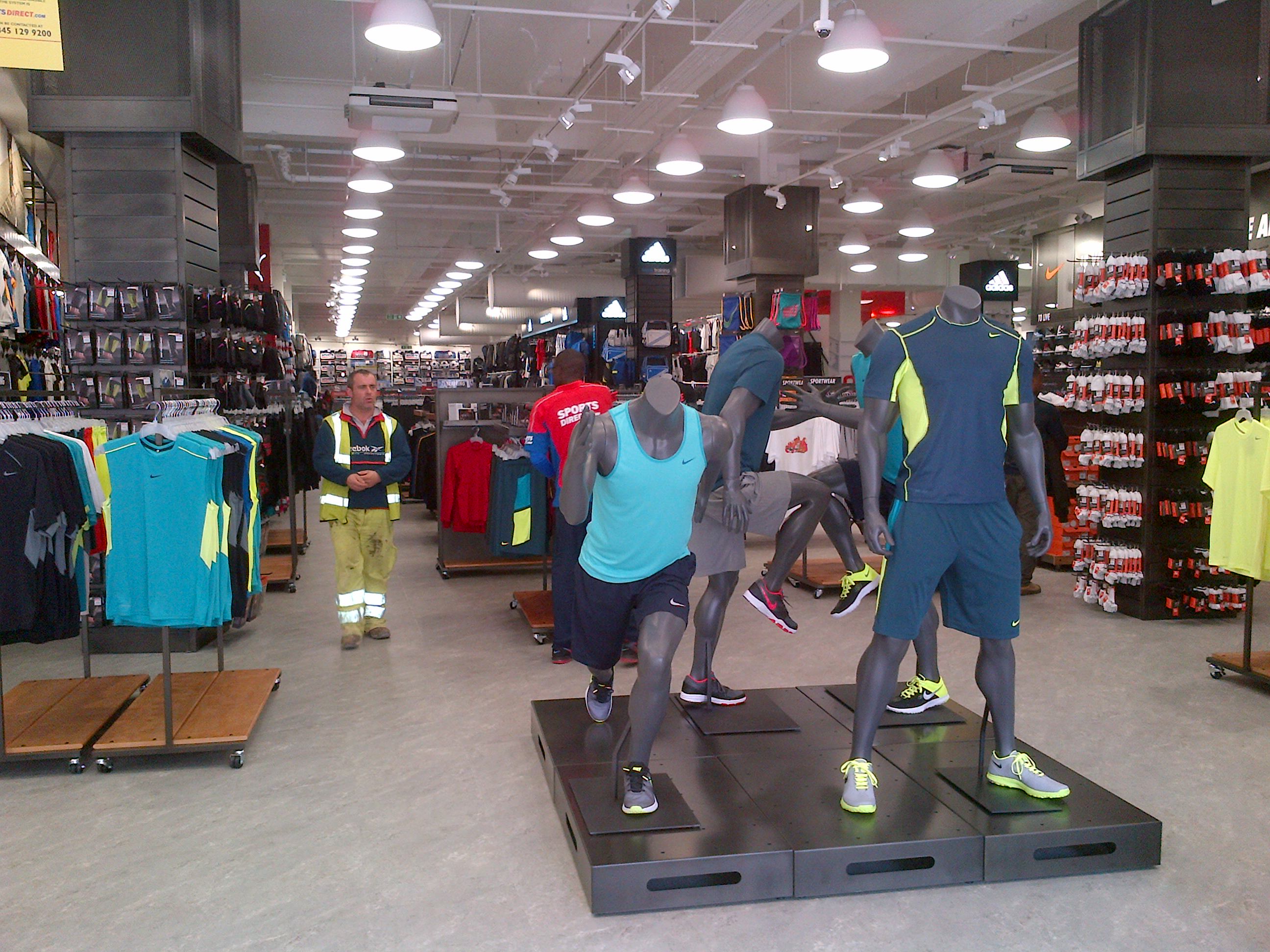 Non zero-hours Sports Direct staff to get £18,000 bonus