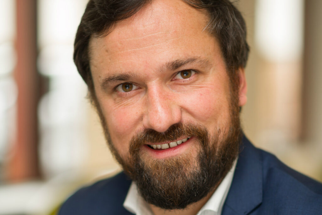 Revo CEO to step down