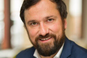 Revo CEO to step down