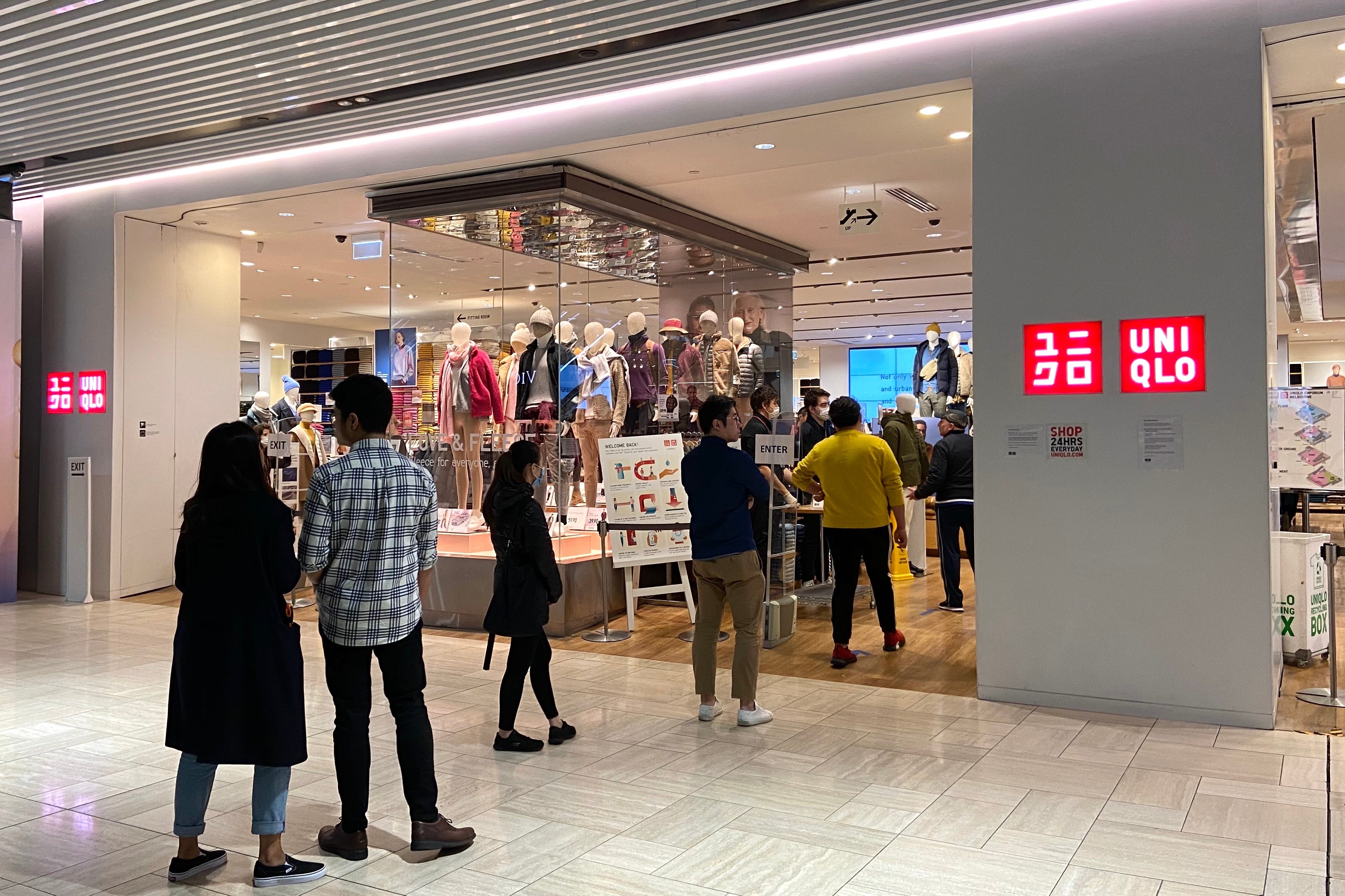 Wardens hired to control store queues