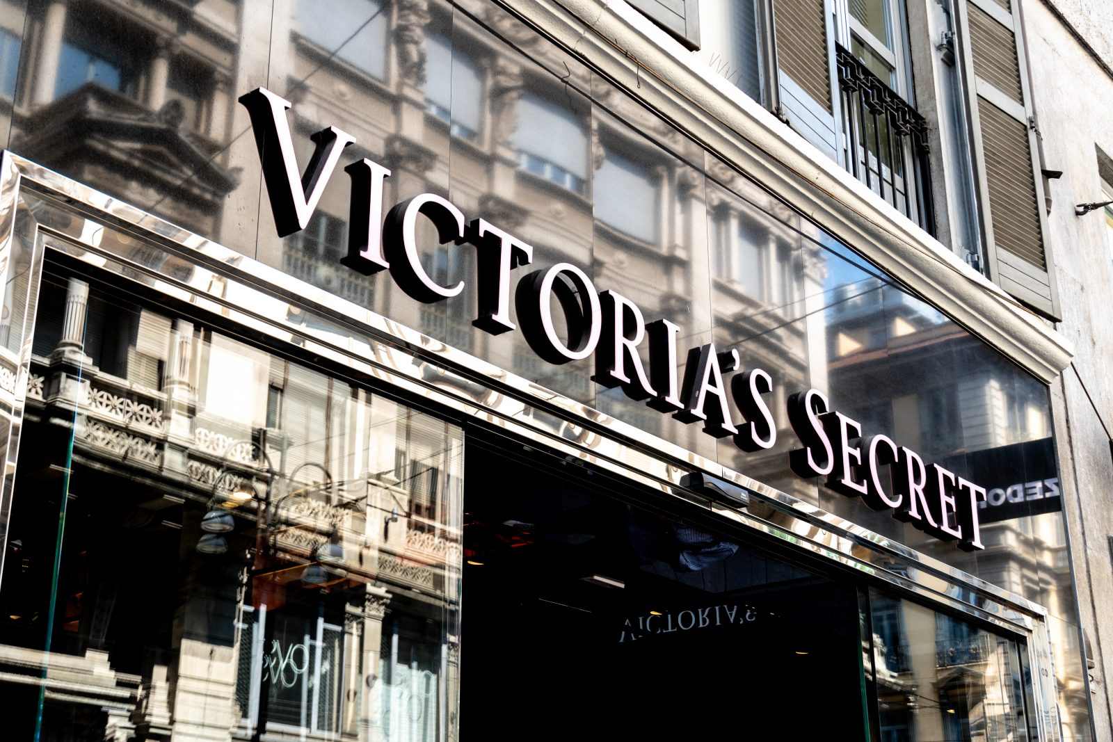 Victoria's Secret owner cuts 15% of HQ staff