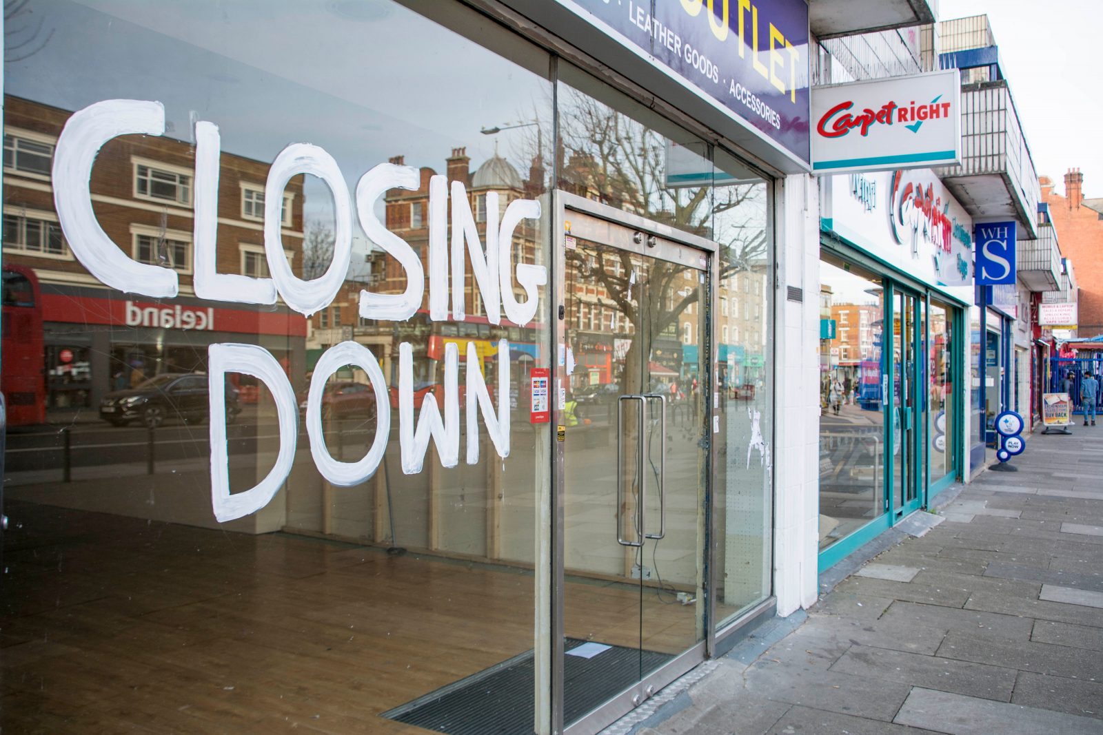 Almost 50 shops a week closed for good in UK during 2022