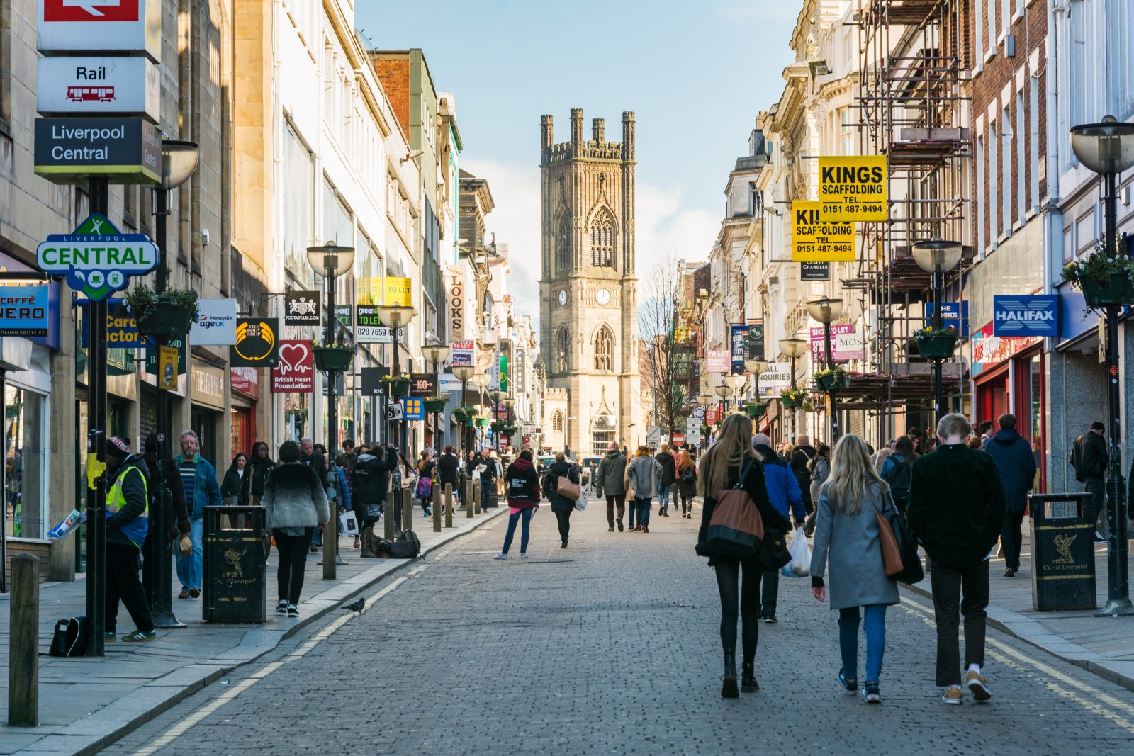 UK economy returns to growth