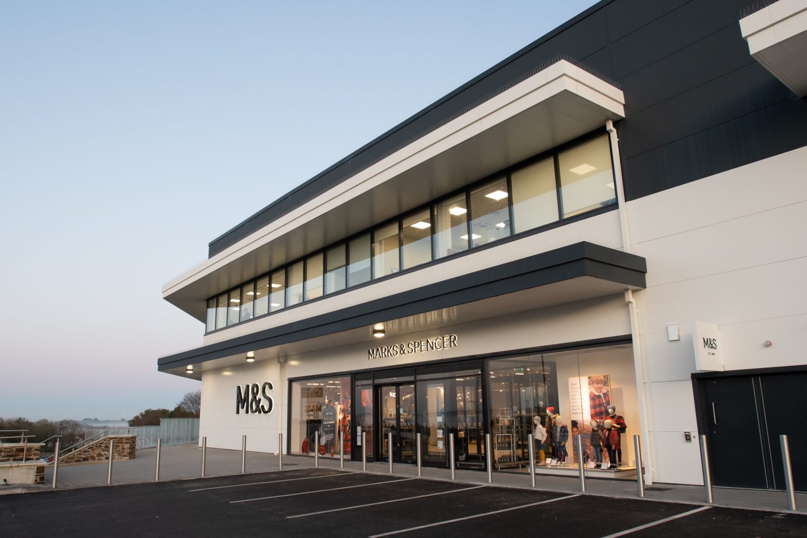 M&S introduces neonatal paid leave for employees