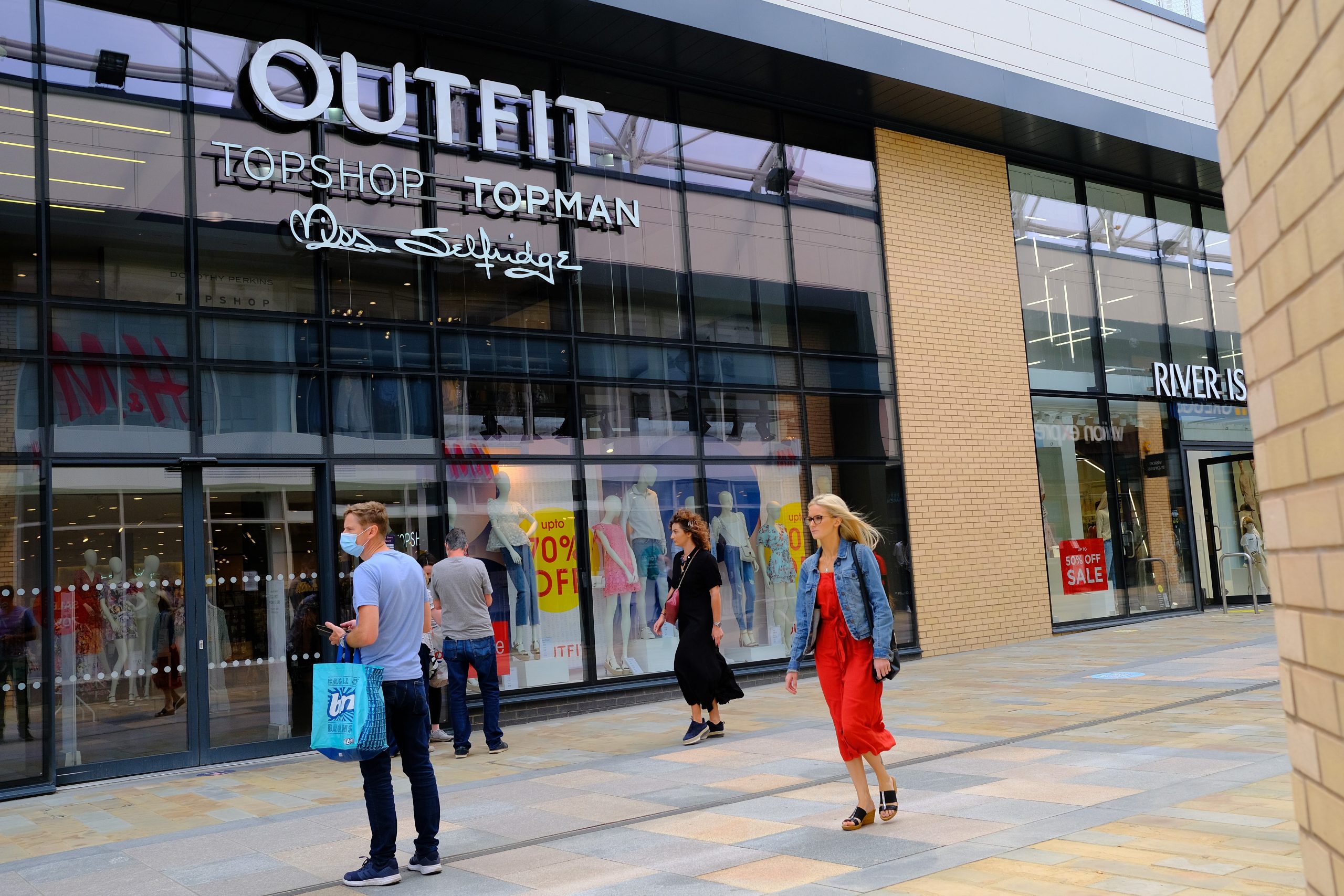 Arcadia Group to close 31 stores