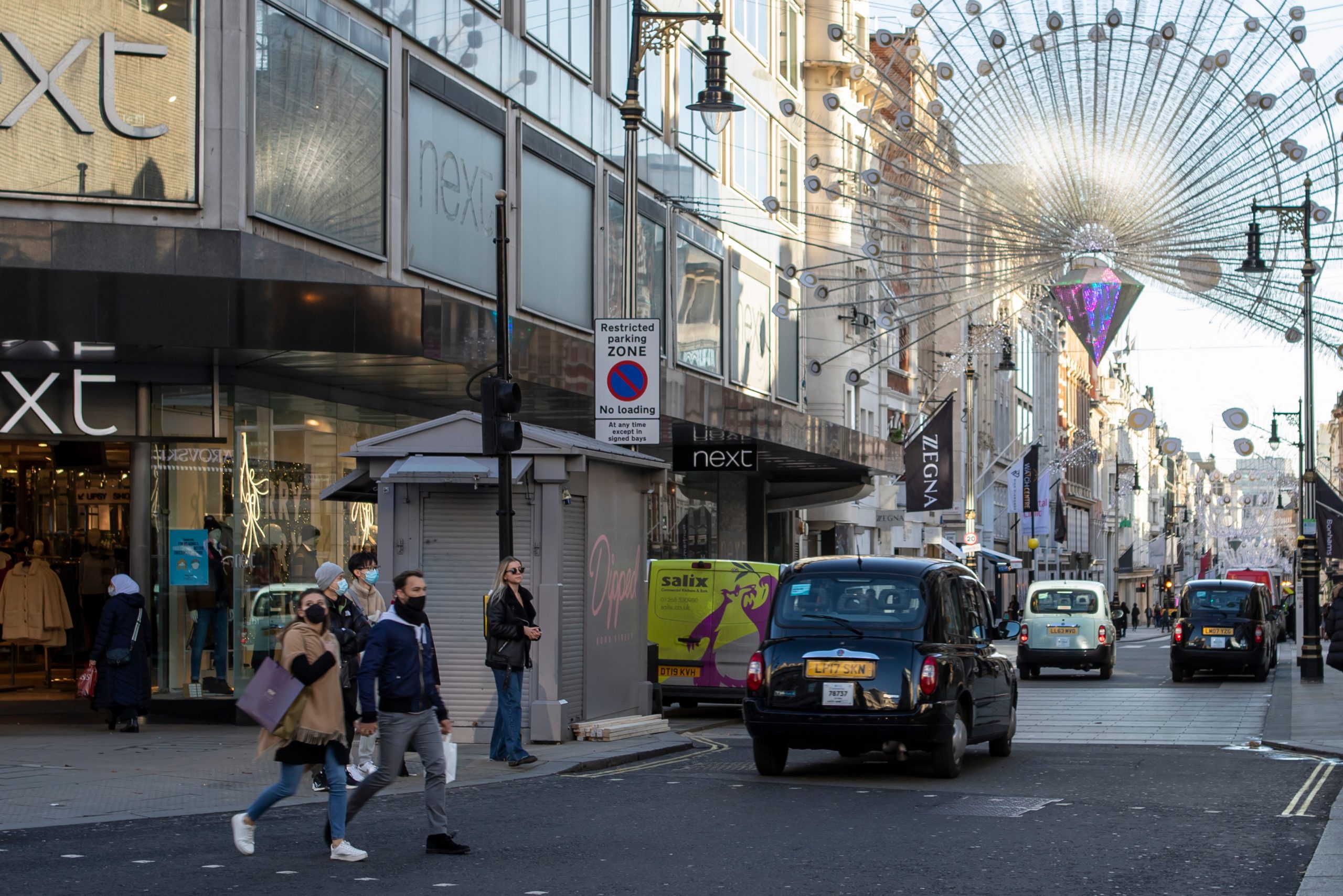 Retail bounces back but faces 'significant headwinds' in 2022