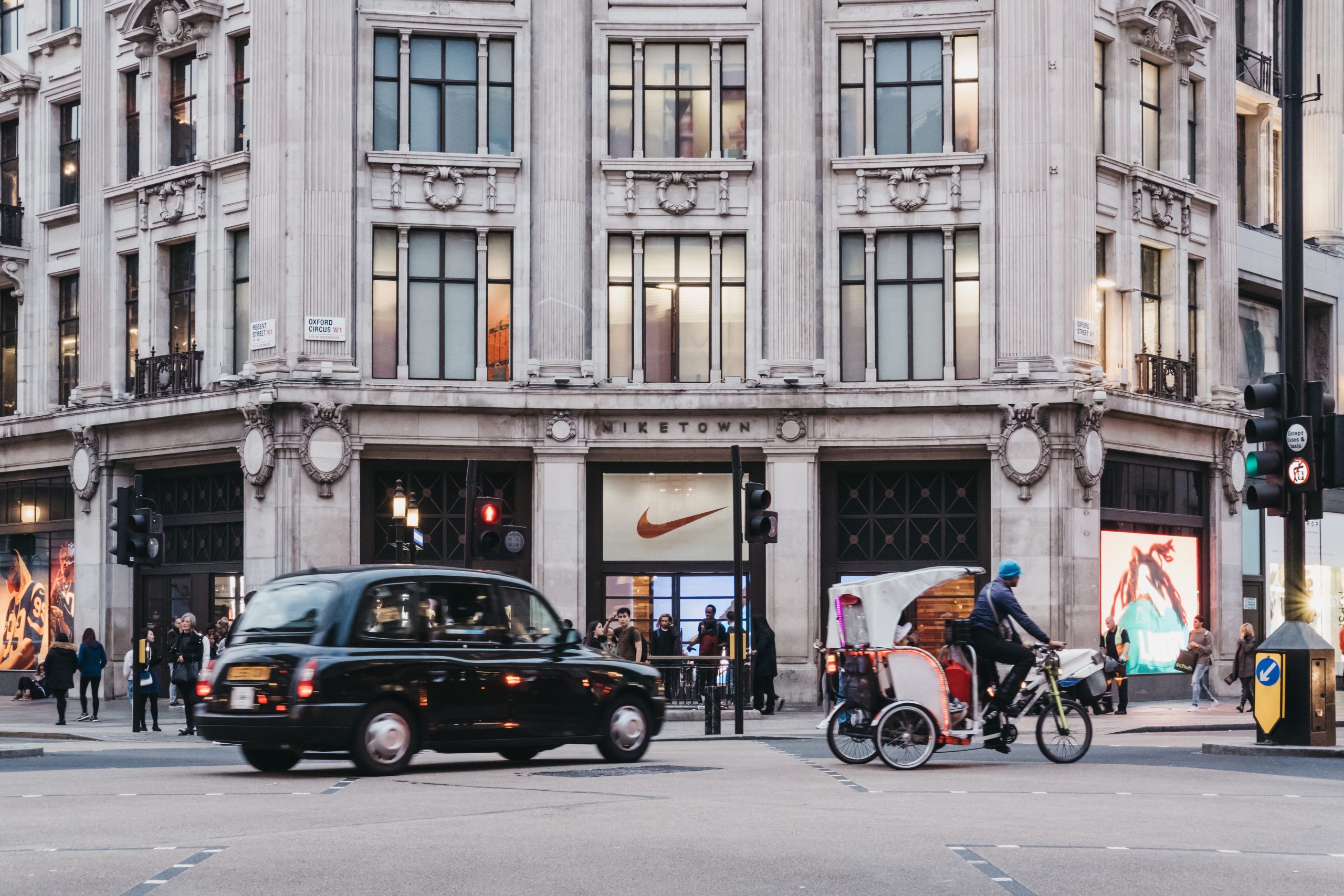 Nike revenues resist inflation and China lockdowns