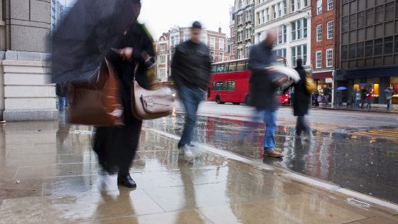 Sodden shoppers switch to online in July