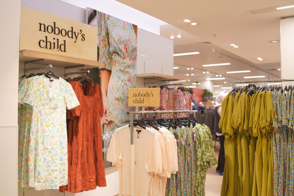 Shoppers pull the plug on online pureplays