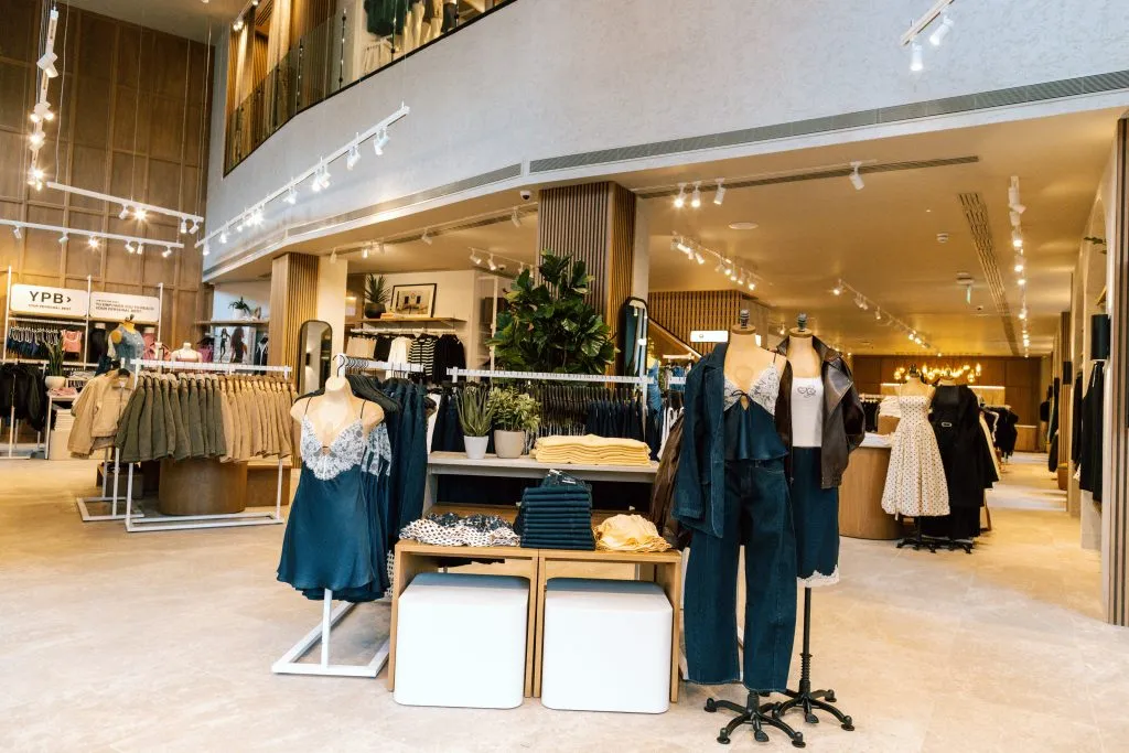 Abercrombie Store Layout Abercrombie & Fitch Clothing Store In