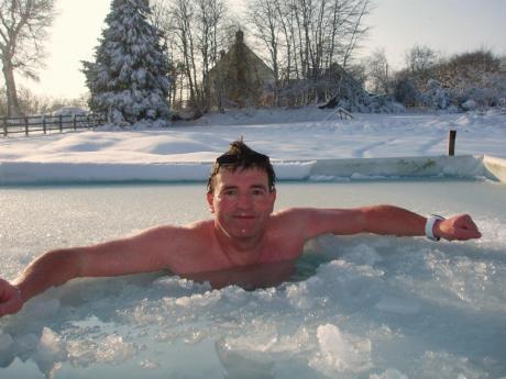 Hayden Welch will swim an ice mile to raise money for CoppaFeel ...