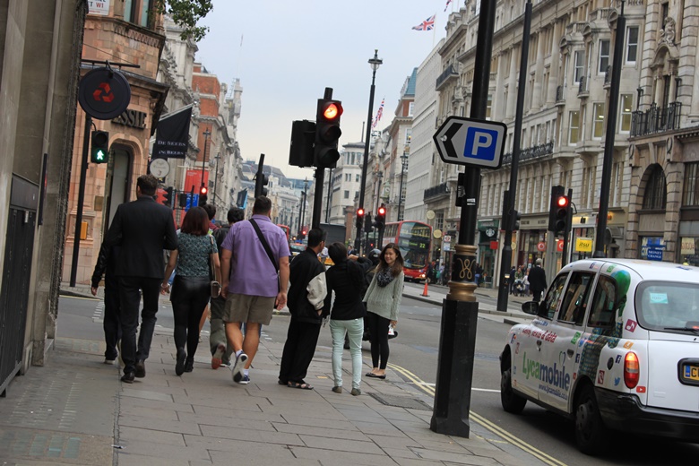 Retail footfall rises over bank holiday weekend | Retail Jeweller