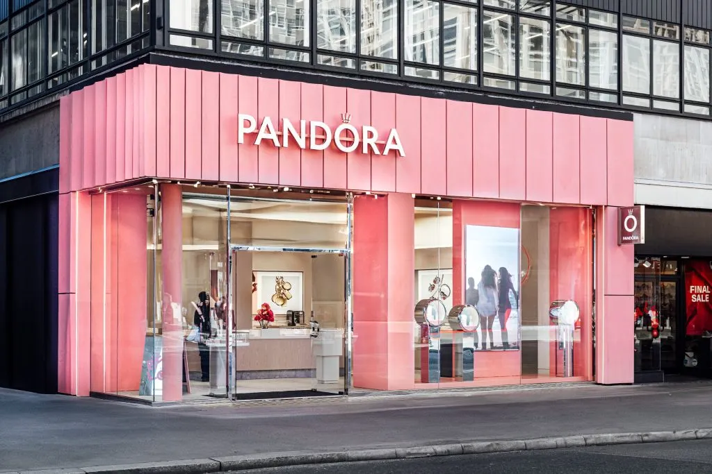 Pandora partners with artist Clym Evernden at Oxford Circus flagship ...