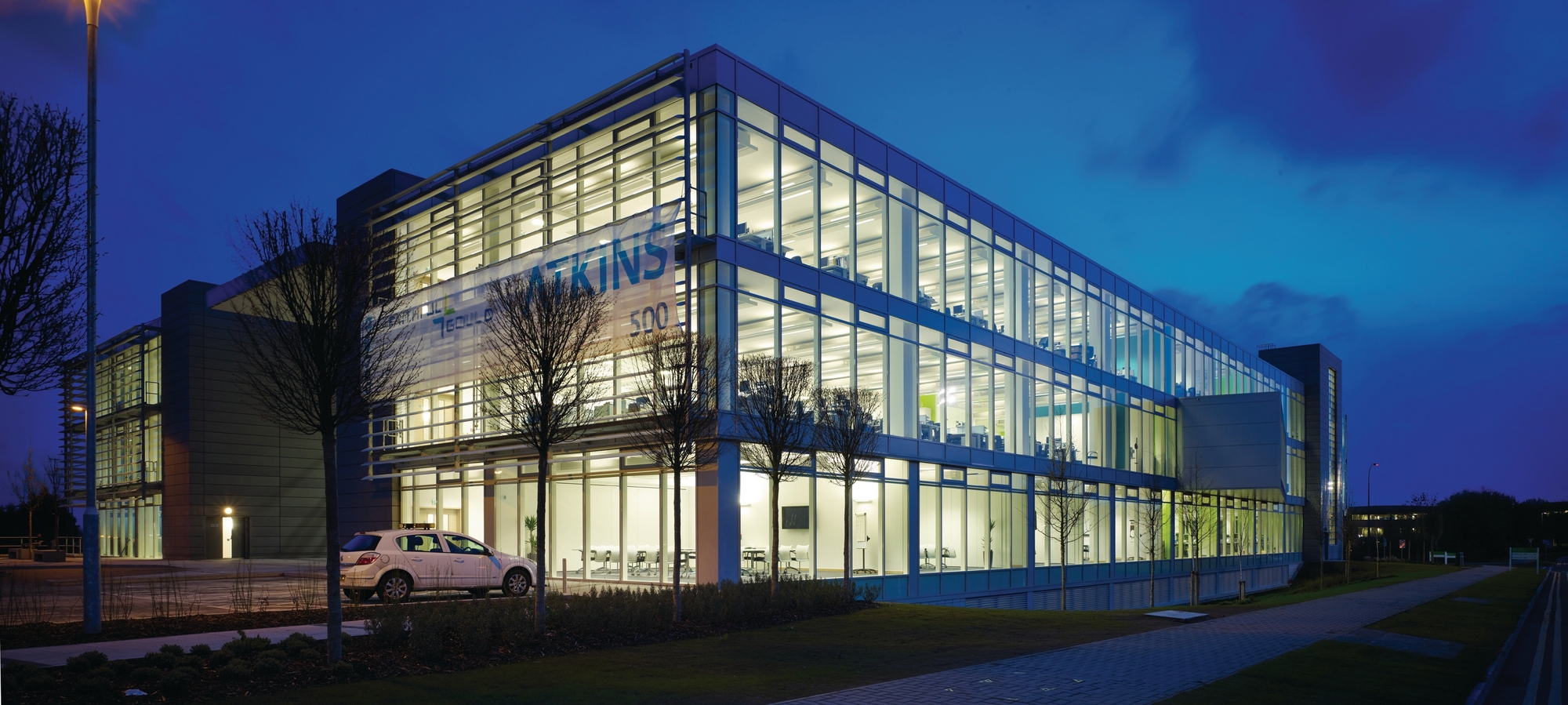 Atkins reaches AJ100 top spot