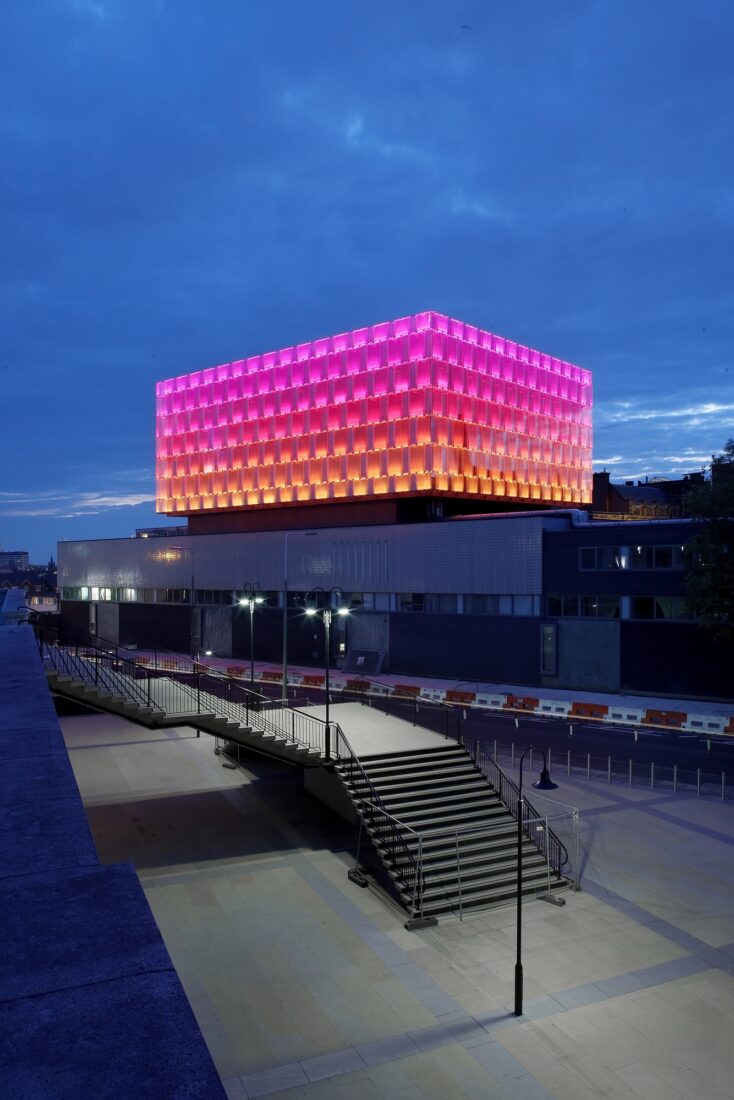 Video: Sheppard Robson's engineering laboratory for the University of ...