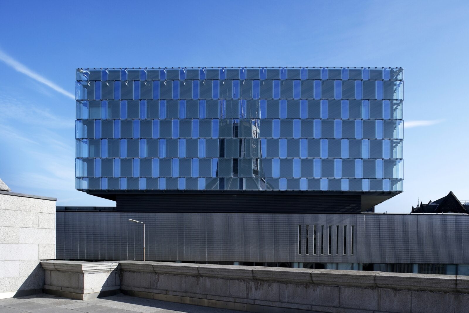 Video: Sheppard Robson's engineering laboratory for the University of ...