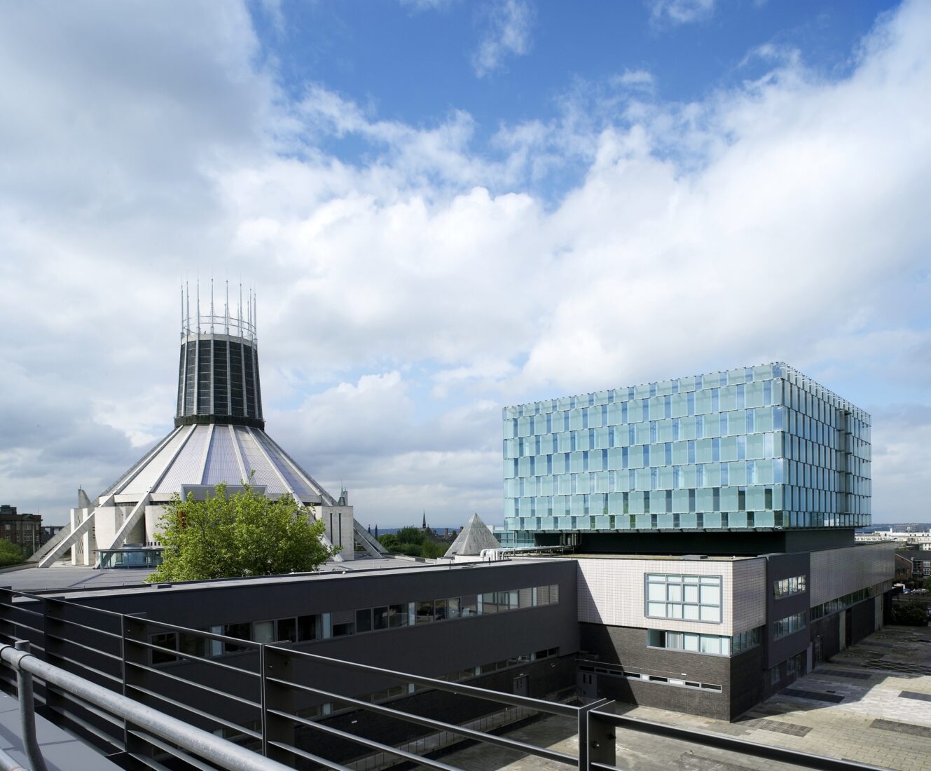 Video: Sheppard Robson's engineering laboratory for the University of ...