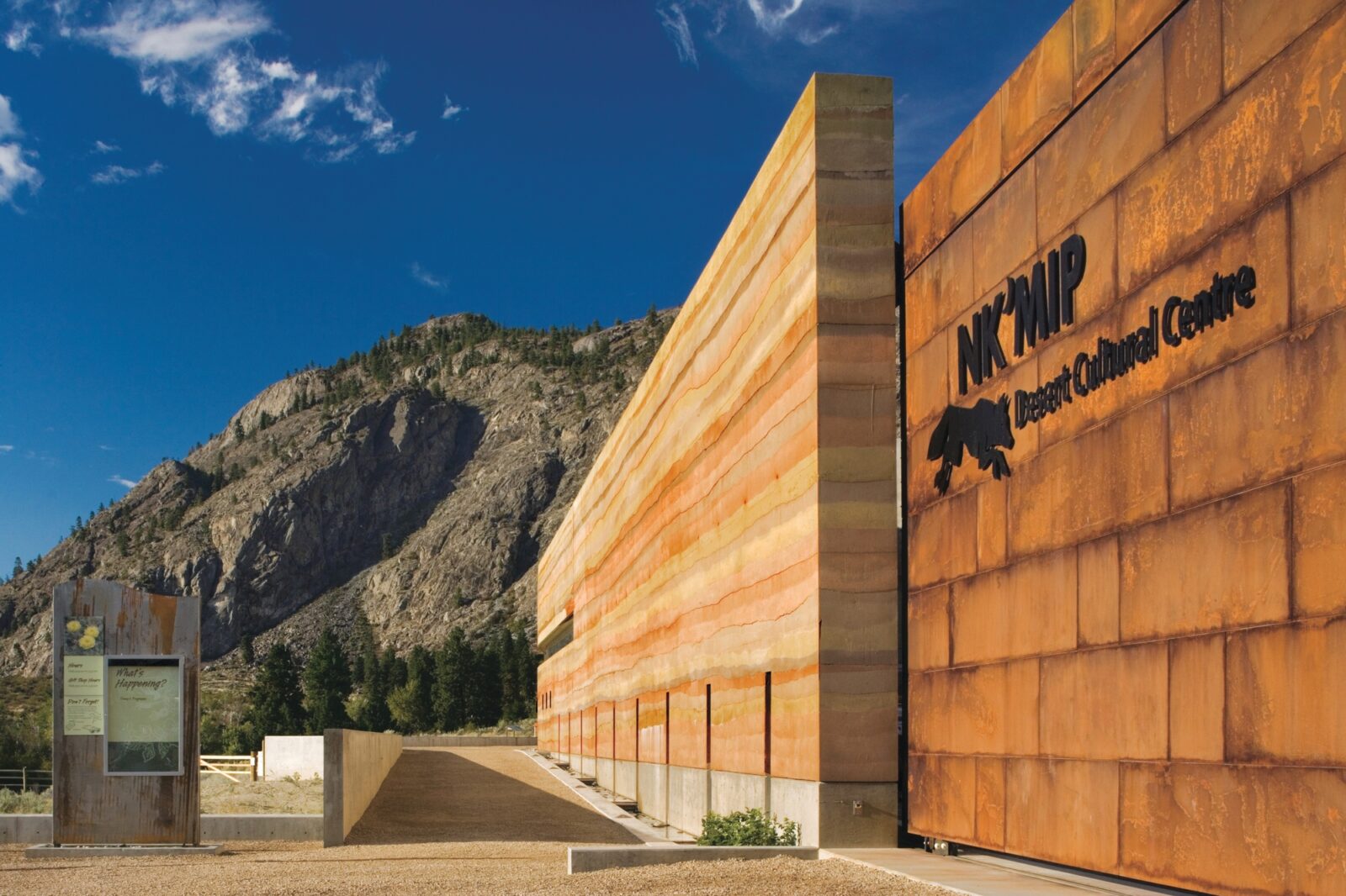 Extreme Architecture: Building for challenging environments, by Ruth Slavid