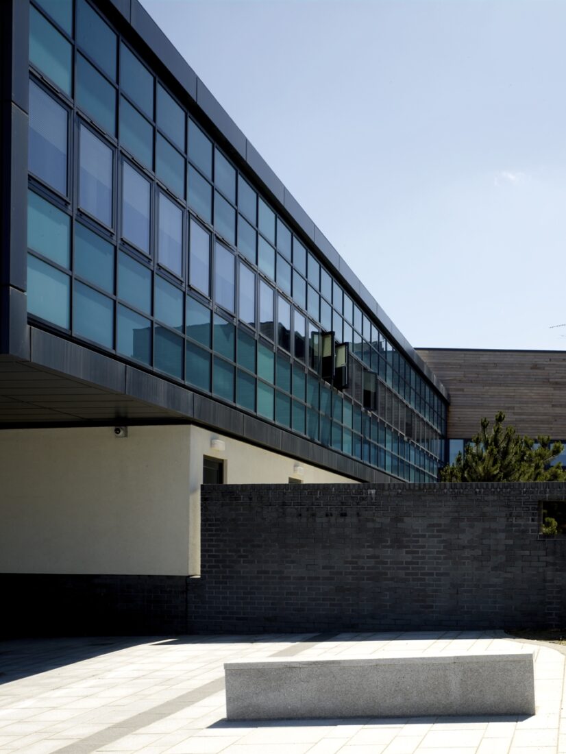 New entrance pavilion at Mansfield Hospital by Swanke Hayden Connell