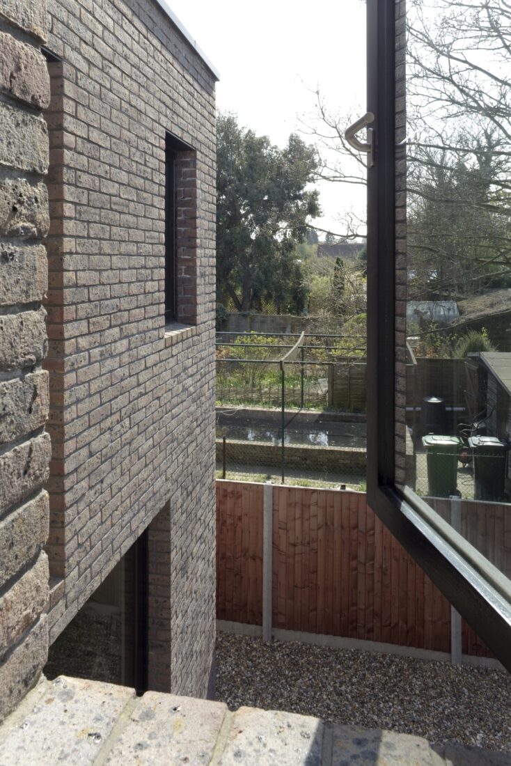 Frobisher House, Hertfordshire by Duggan Morris