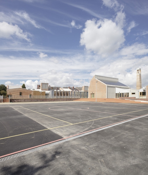 Sarah Wigglesworth told to pay £1.3m over leaking Yorkshire eco-school