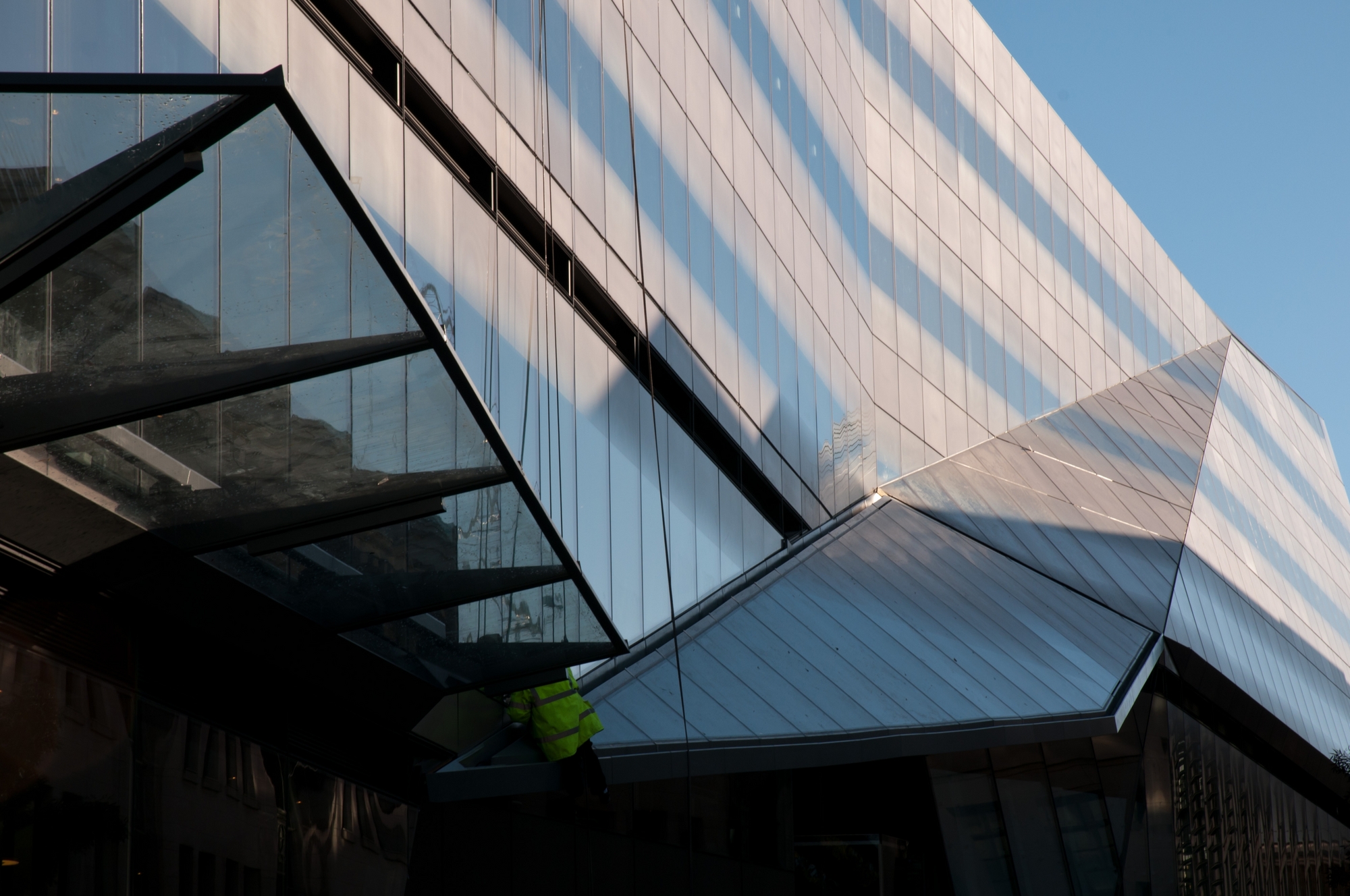 Nouvel completes ‘stealth bomber’ shopping centre in City of London