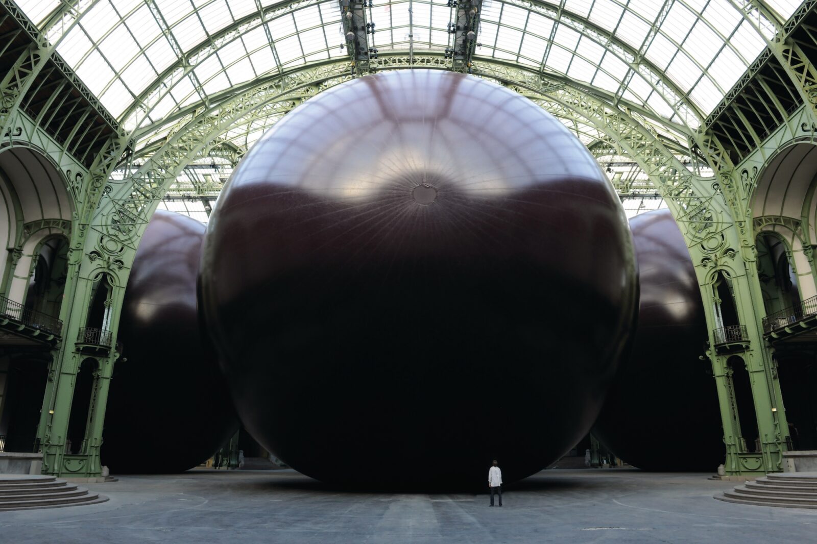 Anish Kapoor unwraps ‘Leviathan’ in Paris