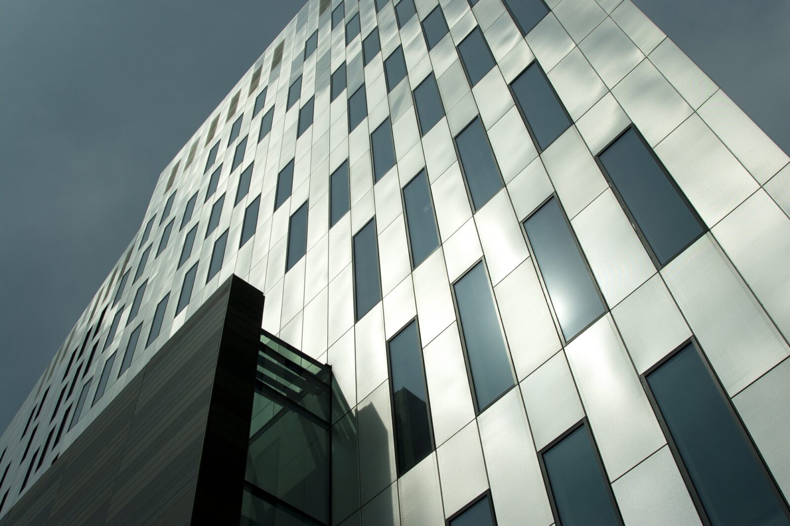Ian Simpson unwraps Newcastle business school