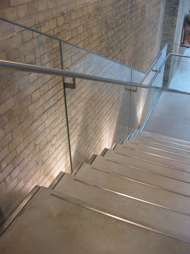 Faulty V&A balustrade to be ﬁxed