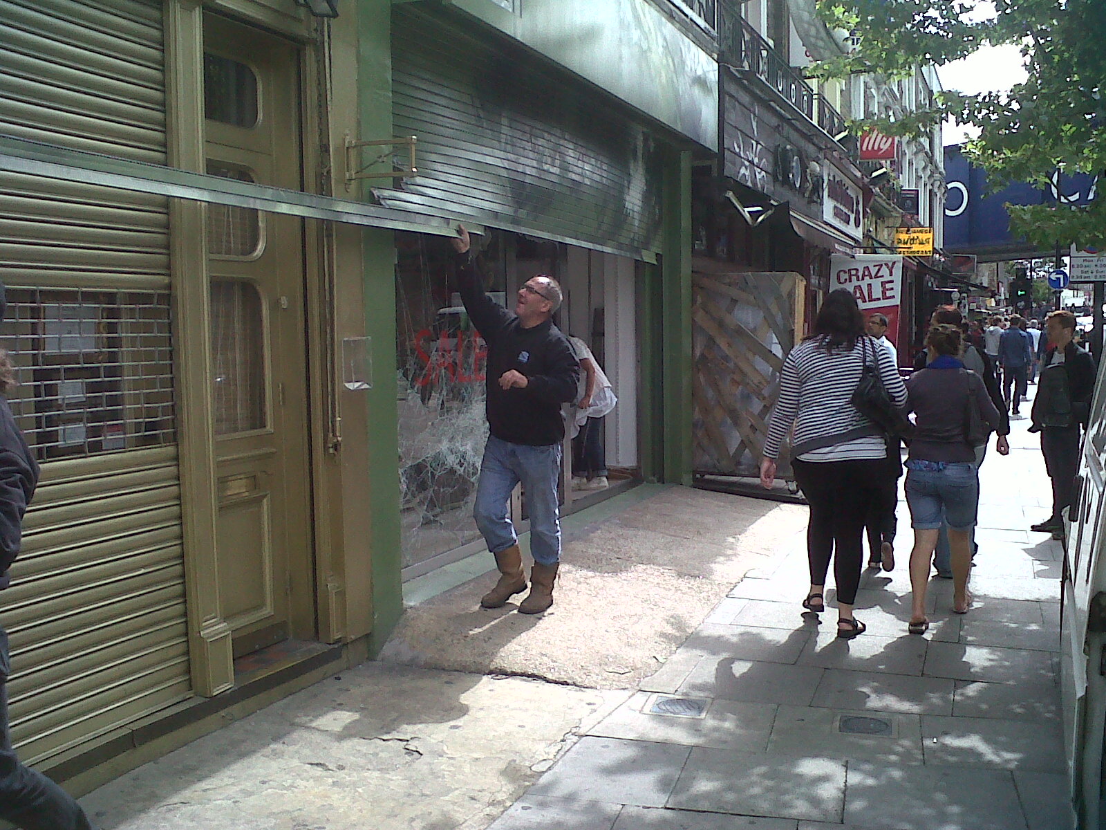 Architects called on to help post-riot rebuild