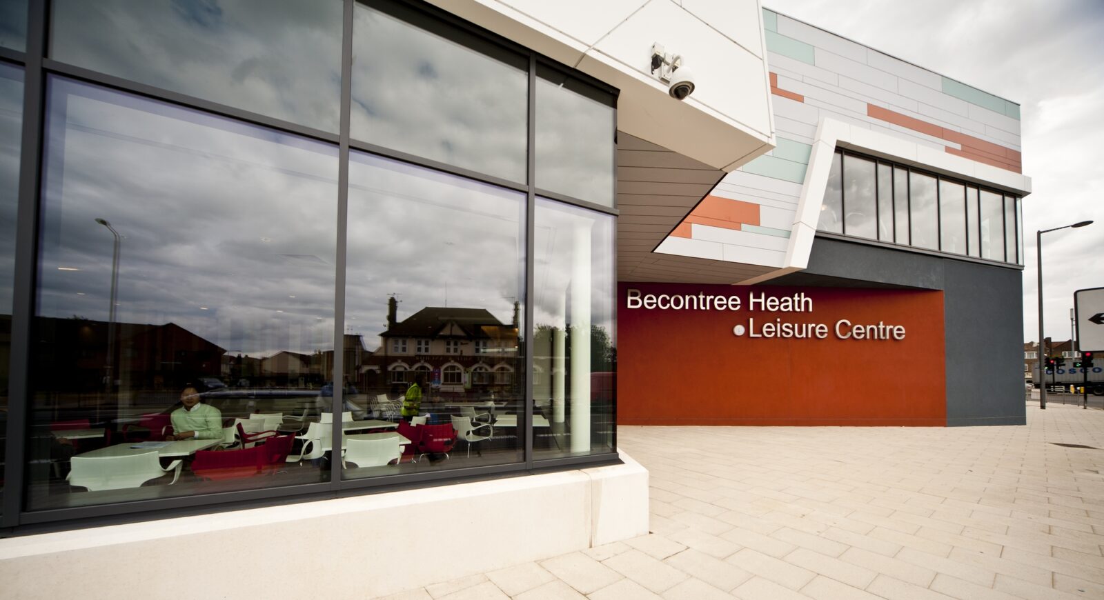 Doors open on S&P's £23 million Dagenham pool