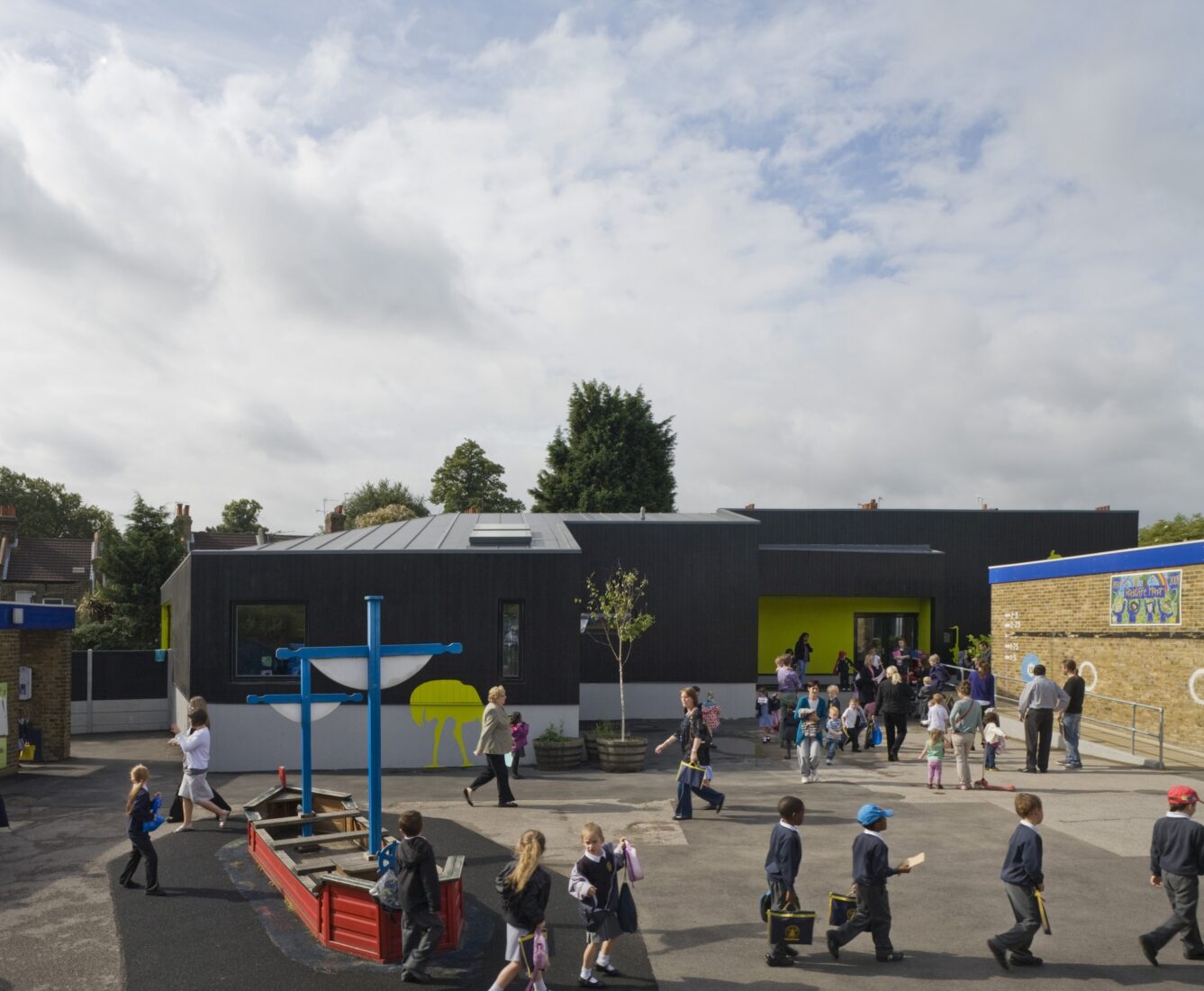Back to school: Rockcliffe Manor primary by Haverstock Associates and 4orm