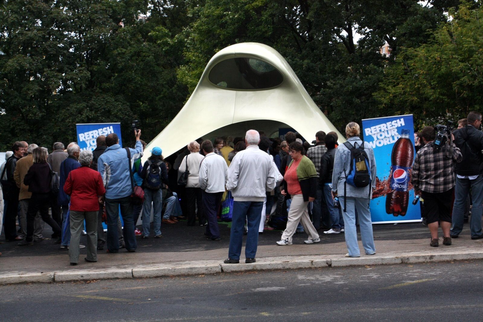 Jan Kaplicky's doomed Prague library reborn as bus stop