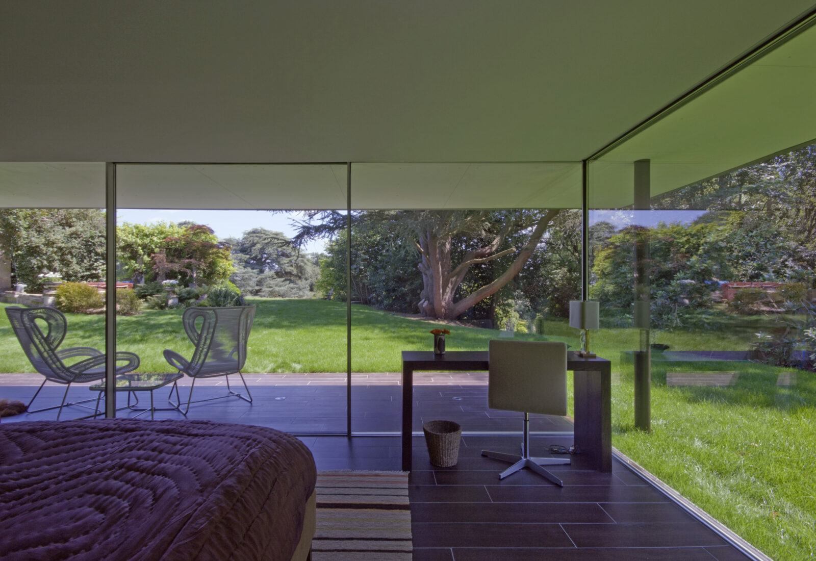 Ewan Cameron builds pavilion in grounds of Modernist classic