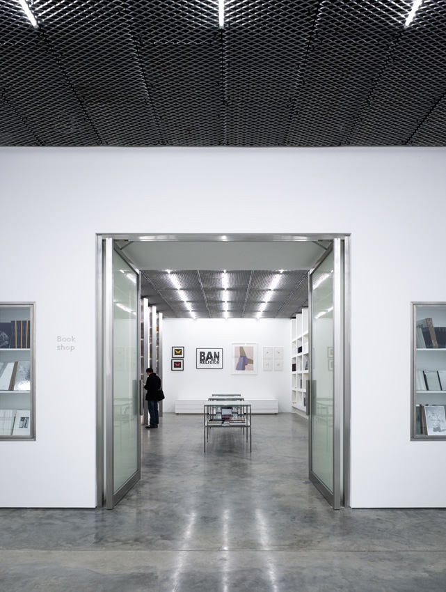 White Cube Bermondsey, London, by Casper Mueller Kneer Architects