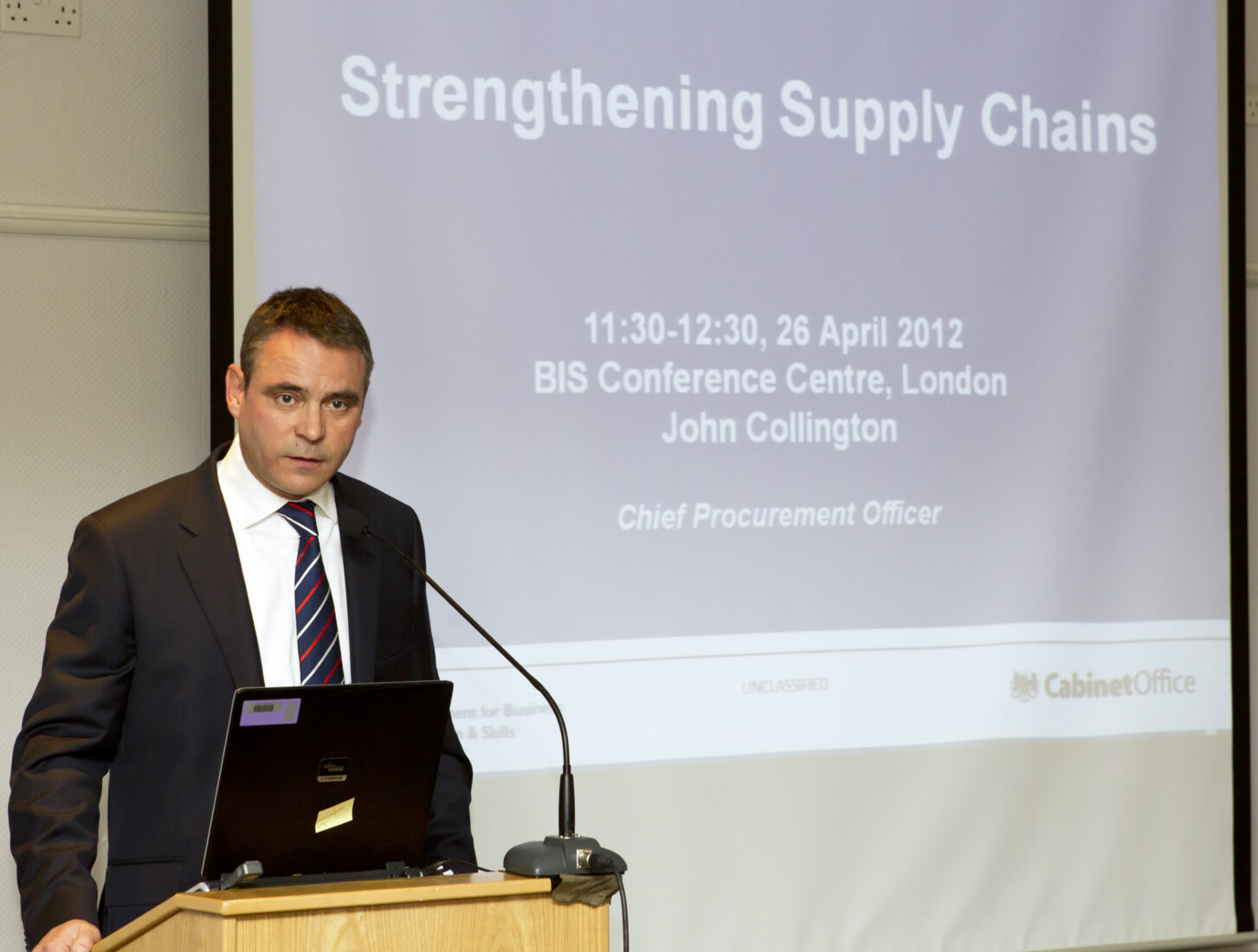 Whitehall procurement chief quits