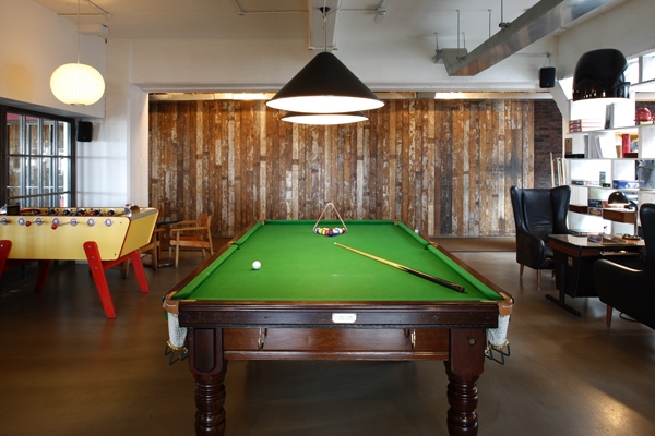 Scuzzy Shoreditch's Tea Building: The triumph of AHMM's white collar ...