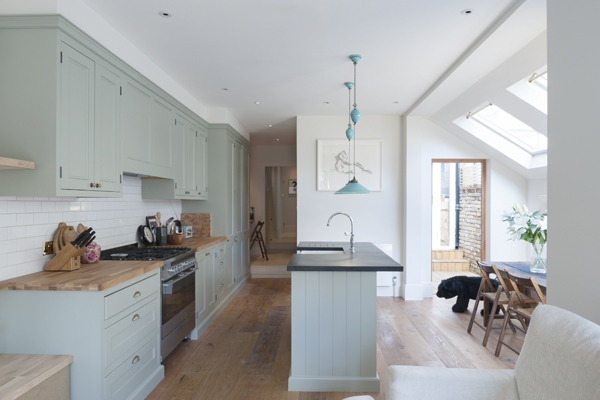 Oliver Bayliss unveils black timber extension