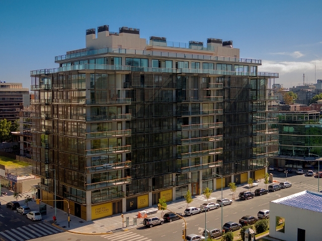 Foster completes his first building in South America