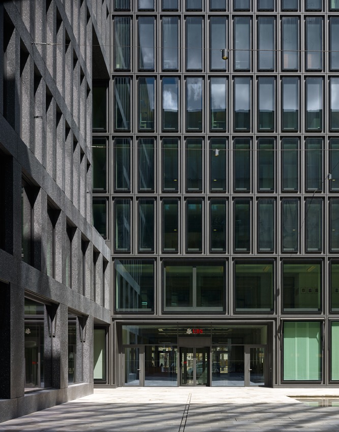 Chipperfield unwraps UBS offices