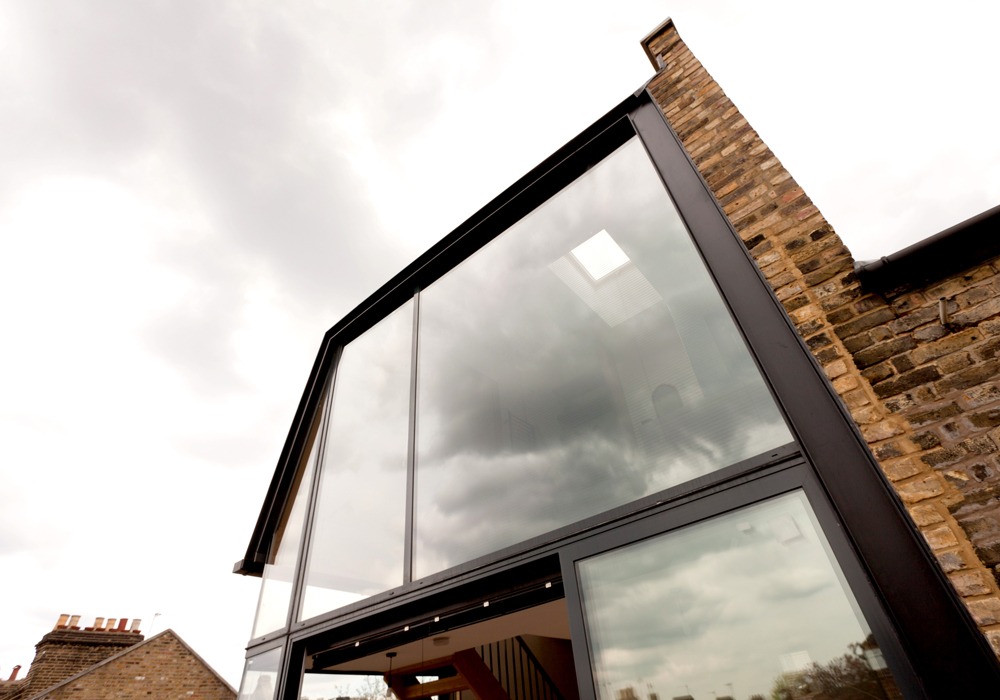 TwistInArchitecture unwraps glazed rooftop extension