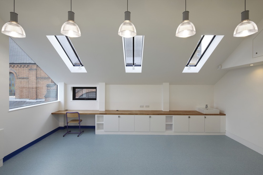 Studio Webb unveils rooftop classroom extension