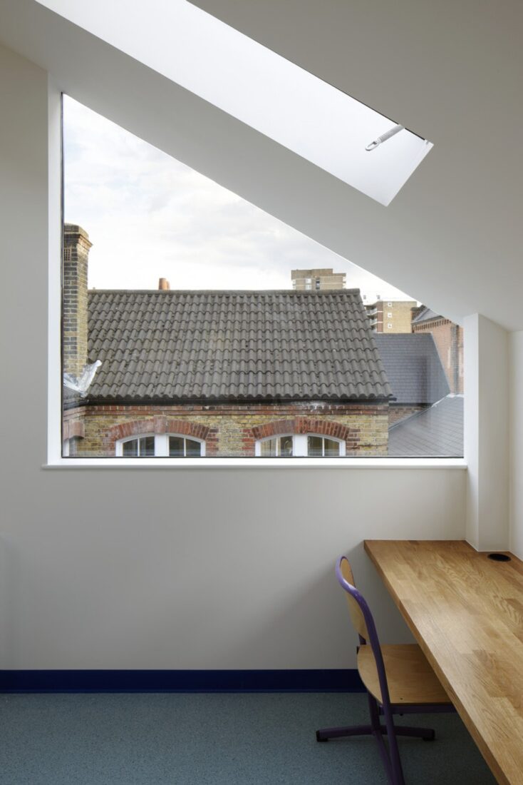 Studio Webb unveils rooftop classroom extension