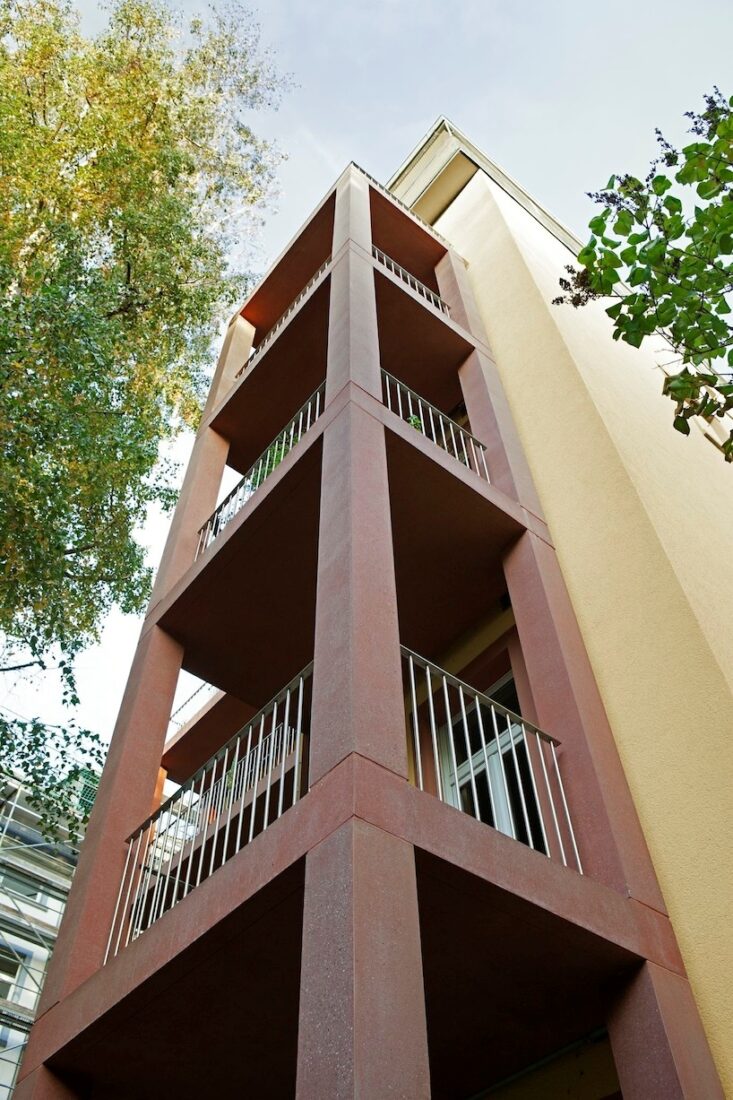 Ian Shaw completes beton concrete balcony